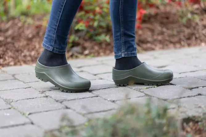 Nora Sabots COMFY en PU » Taille: 36, Couleur: vert olive